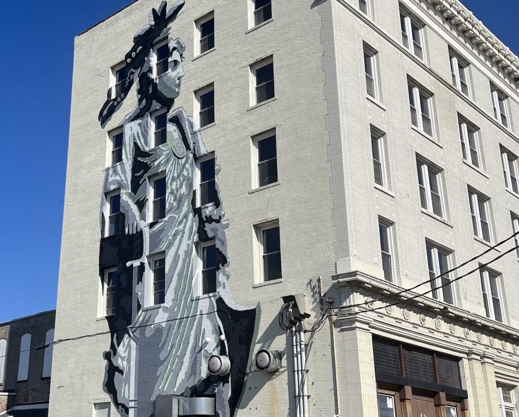 The Statue of Freedom Mural - visitSI
