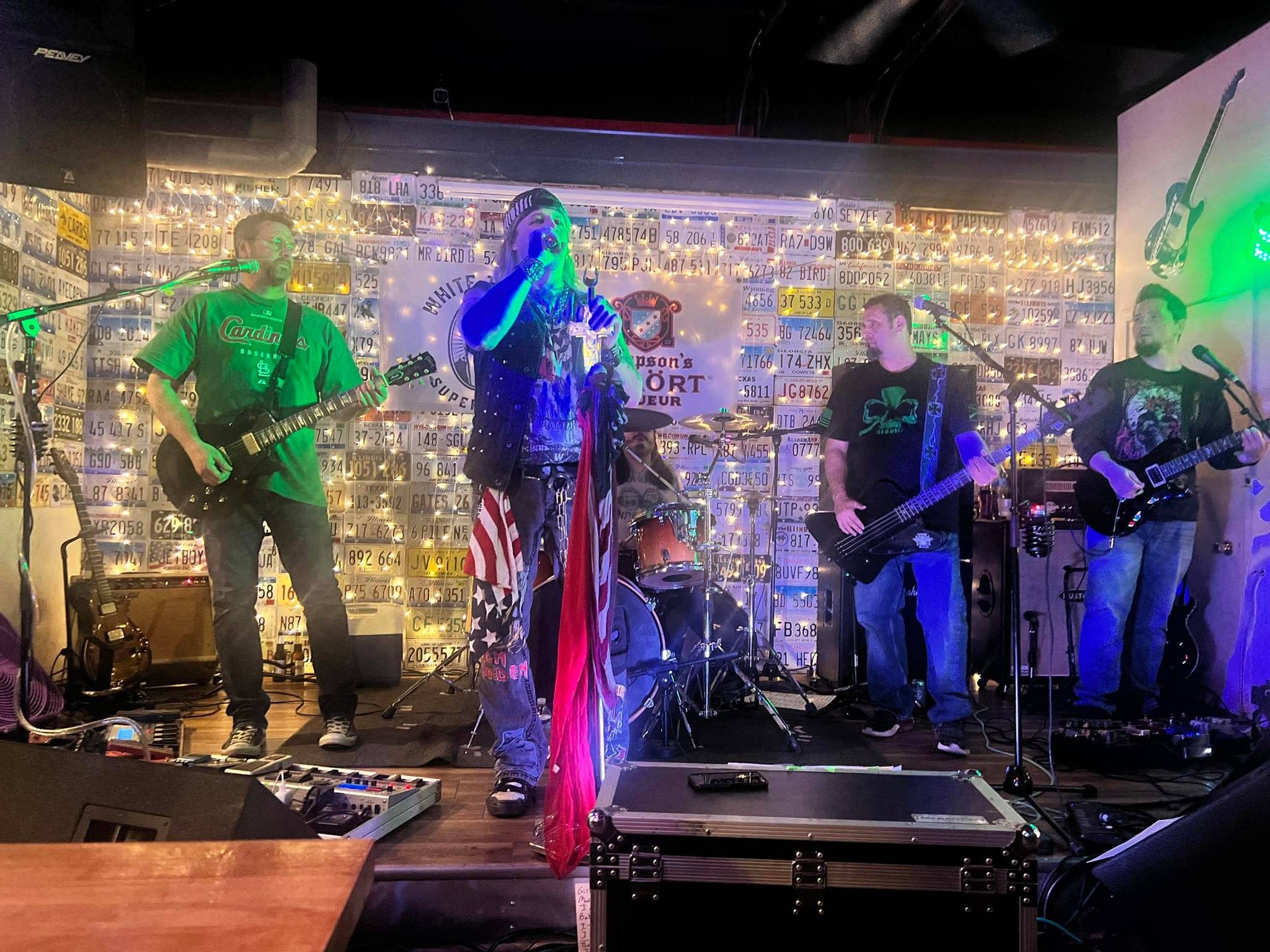 Whitetrash Superstar - visitSI